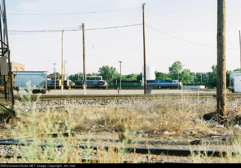 CSX 5901, BN 9213 & EMDX 9018